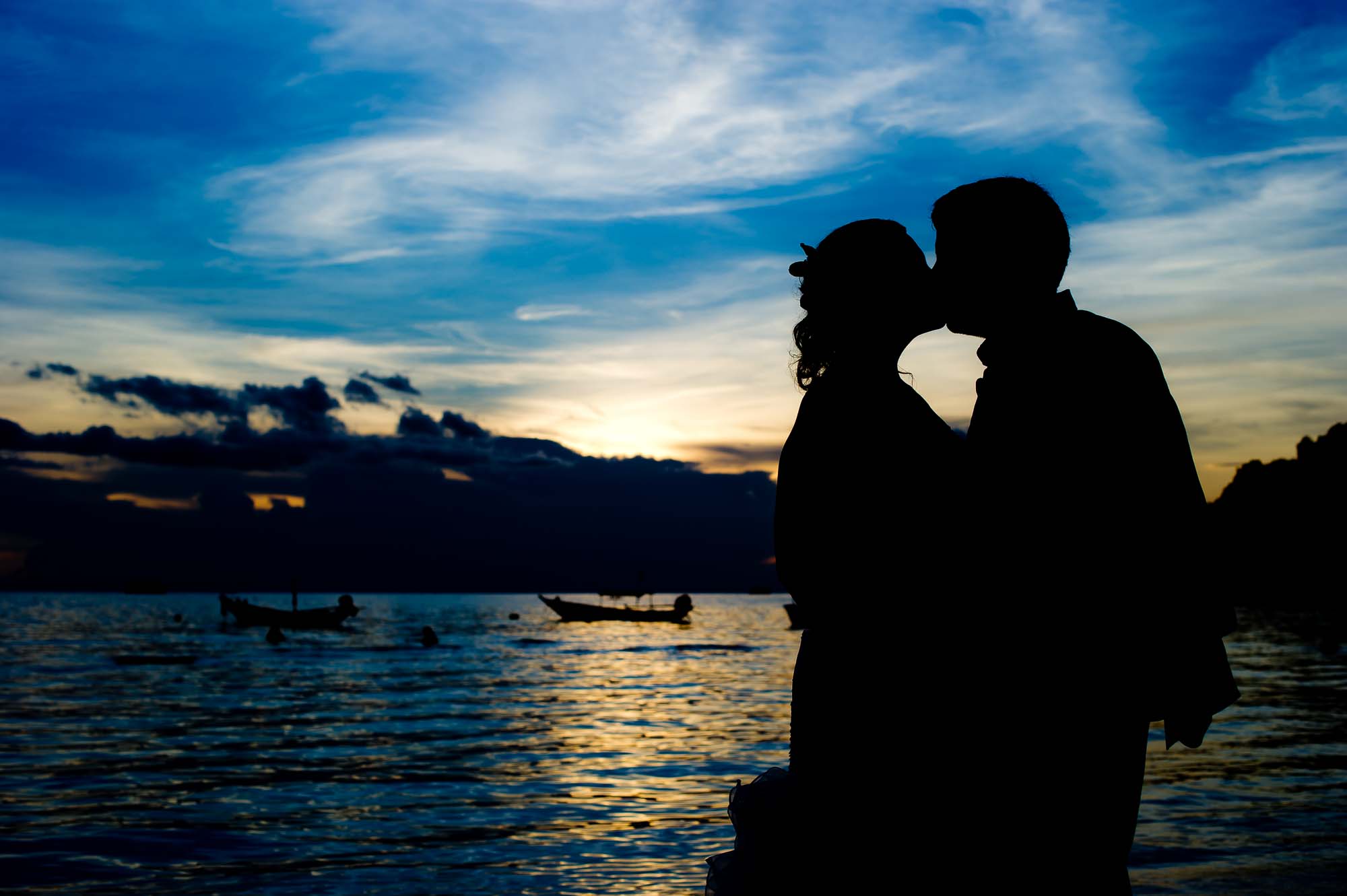 Our Favorite Kissing Photos - Thailand Wedding Photographer