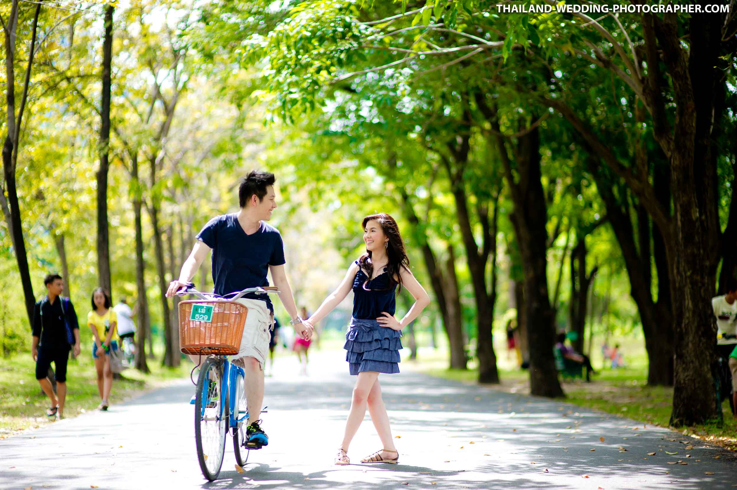 Rod Fai Park (San Rot Fai Park / The Railway Park / Wachirabenchatat ...